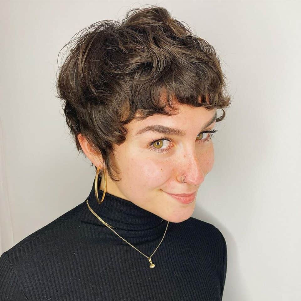 60 Flattering Short Hairstyles & Haircuts For Round Faces In 2026
